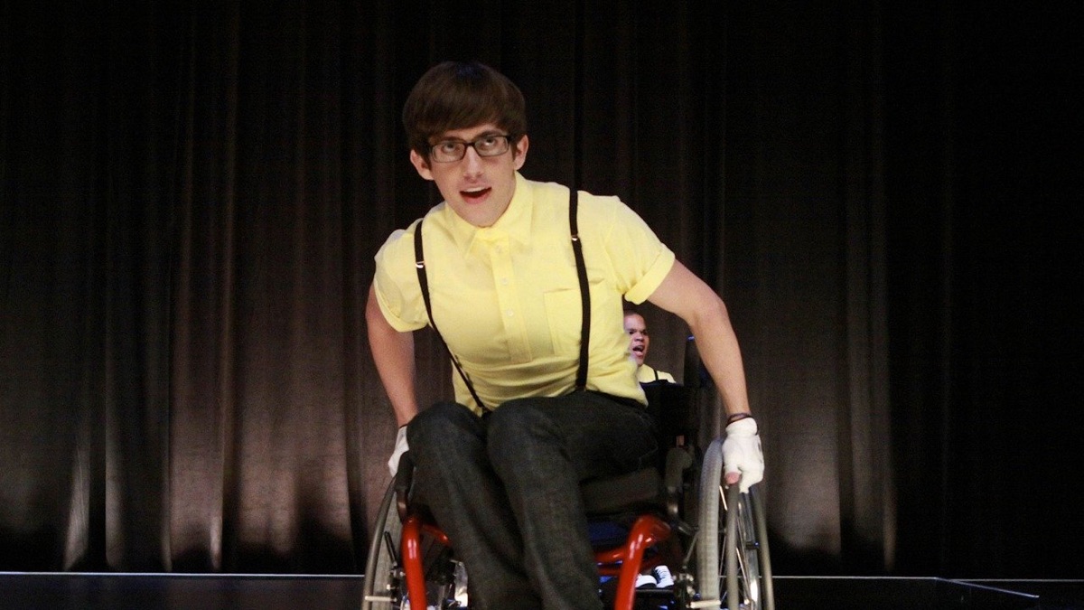 Wheels - Glee (Season 1, Episode 9) | Apple TV