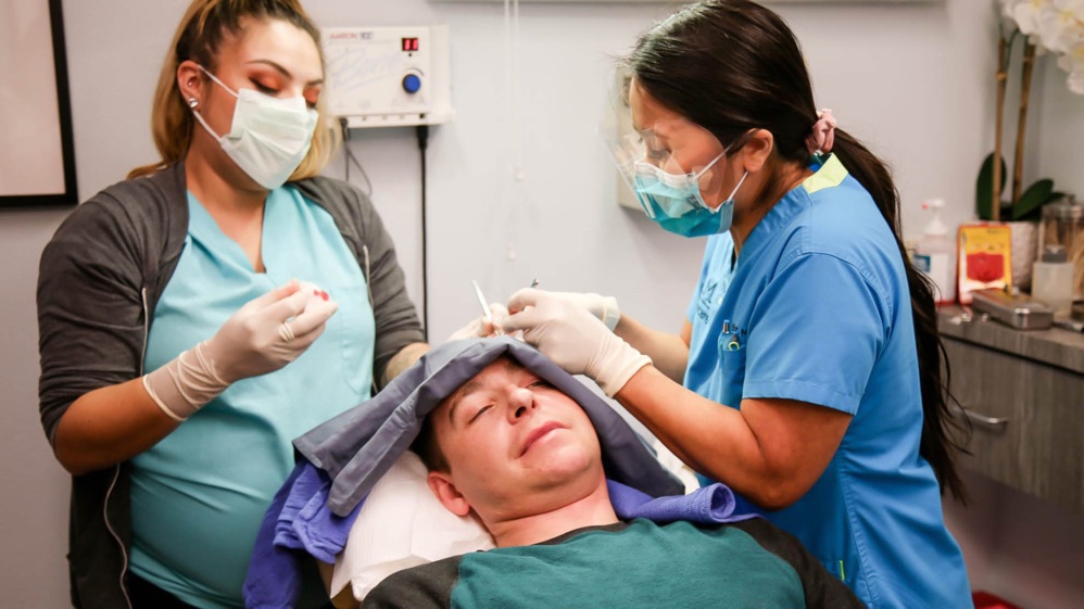 Dr. Pimple Popper | Apple TV