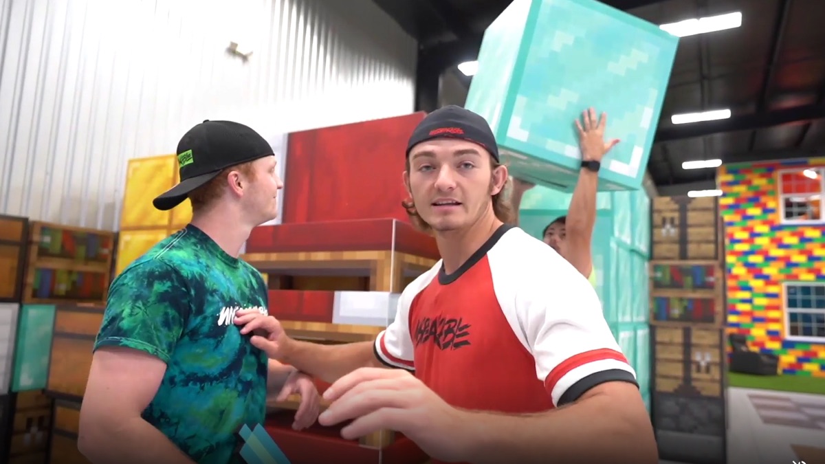 I Made a Real Minecraft City! / I Hosted a $10,000 Minecraft Build ...