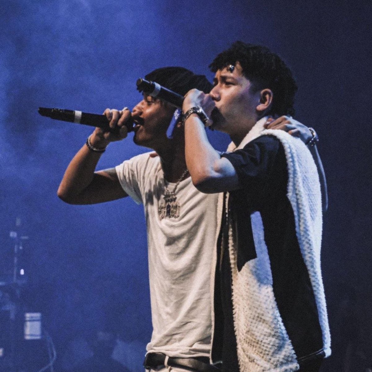 ‎เศร้ามาผมจะปลอบคุณ (feat. SARAN) - Single by 1ST on Apple Music