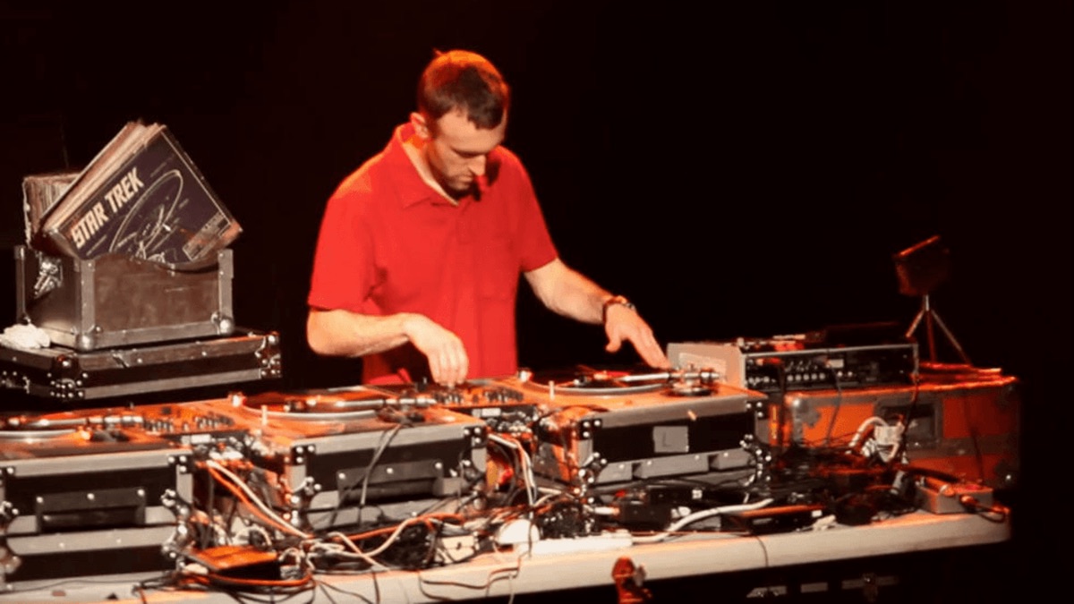 RJD2: Live At the Rave - Apple TV