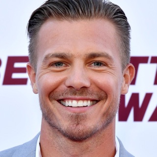 Dolphin Tale on Apple TV