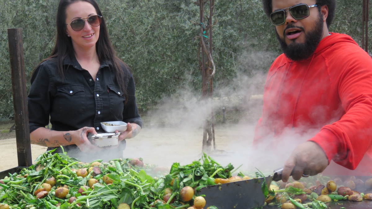 Fiery Couples - Man Fire Food (Season 8, Episode 11) | Apple TV