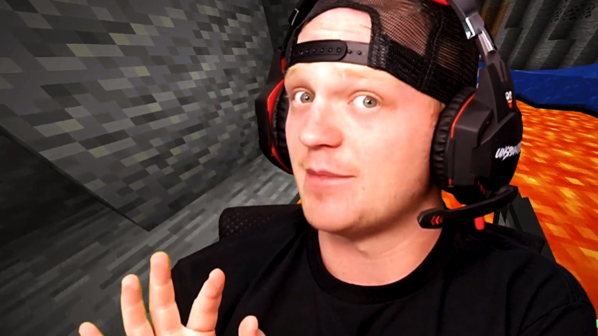 Minecraft, But I Survive on a Real Island / I Paid Speed Runners to ...