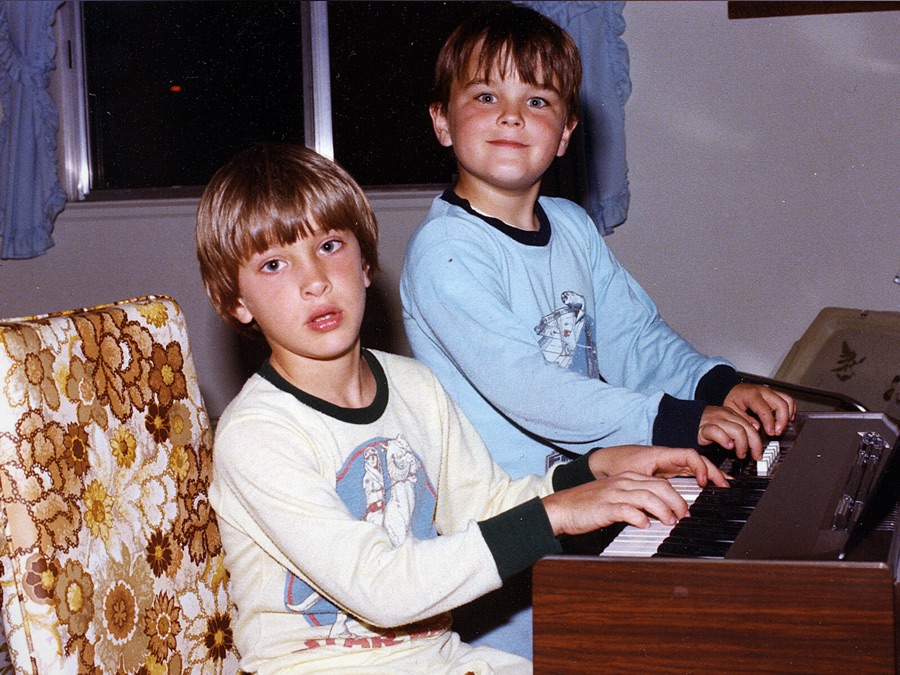 Dear Zachary: A Letter to a Son About His Father - Apple TV (CA)